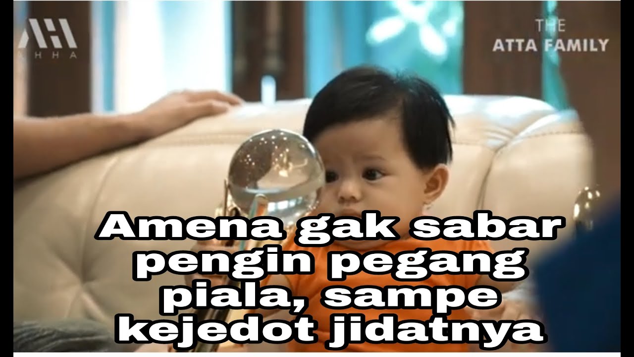 Amena pengen megang piala sampe kejedot,|| selamat ya Amena jadi baby ...
