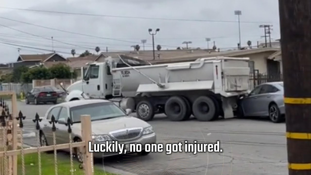 Truck driver out of control makes some damage in the neighborhood - YouTube