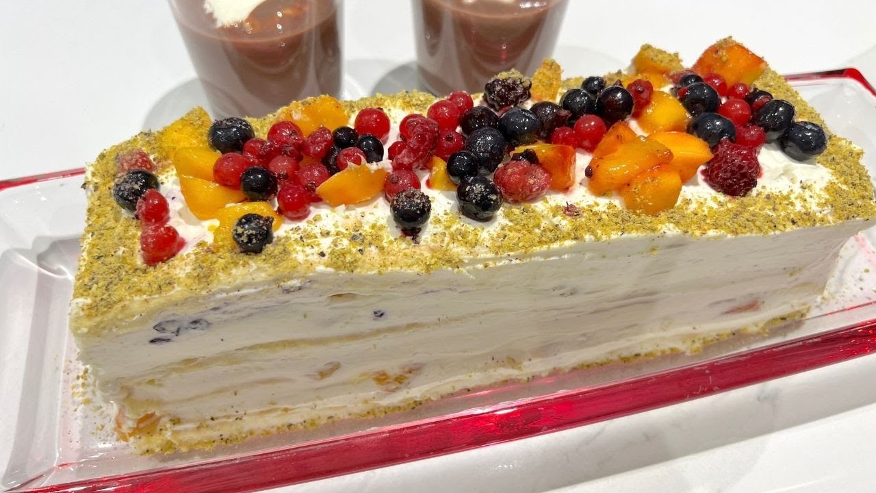 BUCHE FACILE RECTANGULAIRE AUX FRUITS ROUGES ET MASCARPONE - YouTube