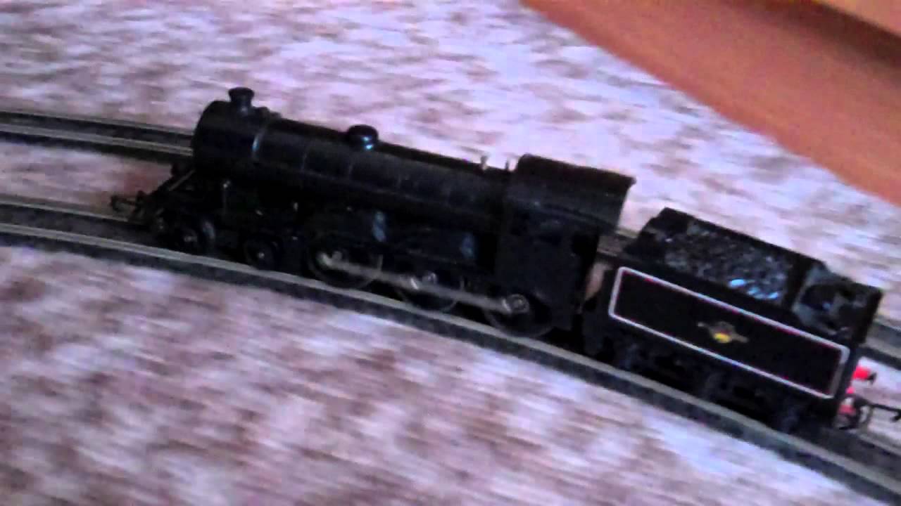 My dads first loco. LNER B12 61572 running! - YouTube