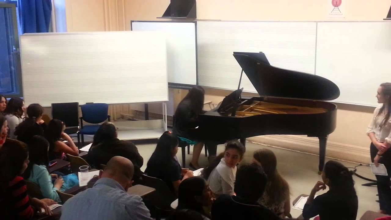 Maria-Elizabeth Herrera Perez en el Piano - YouTube