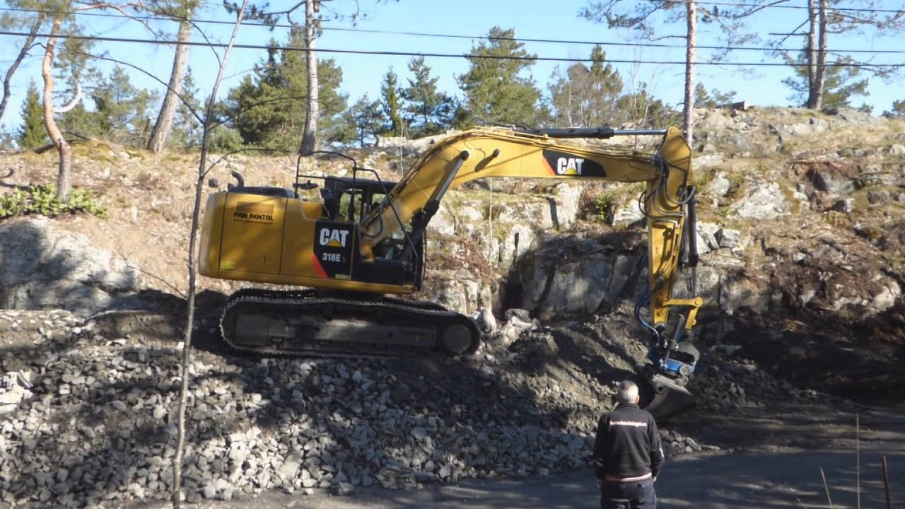 CAT excavator 318E and Scania R480 dump truck - YouTube