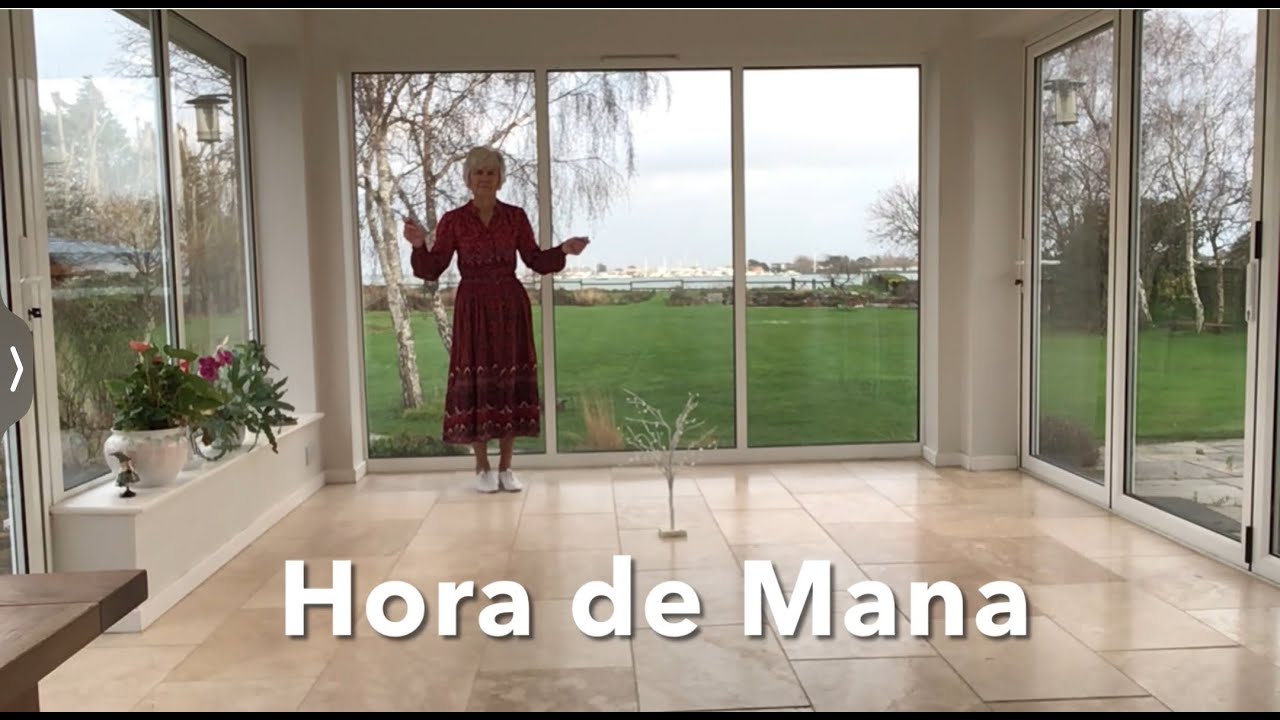 Hora de Mana - traditional dance from Romania - YouTube