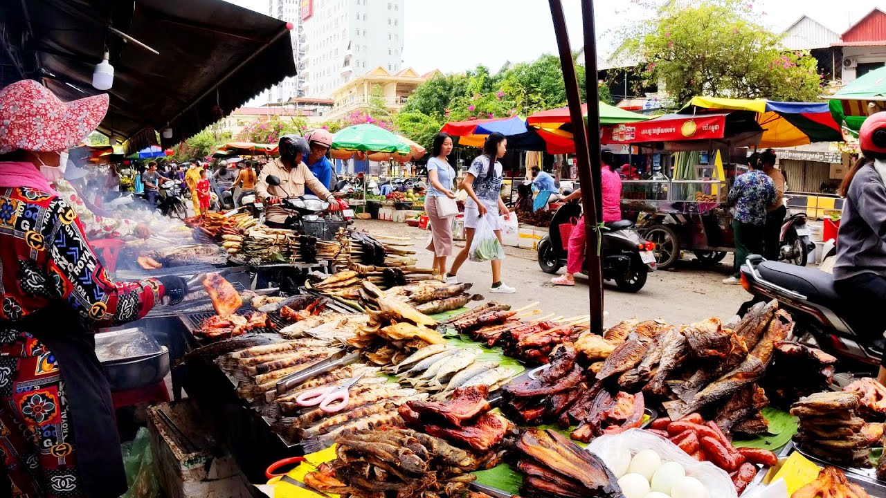 Most Popular Food for Lunch at Boeung Trabek Market - Best Cambodia ...
