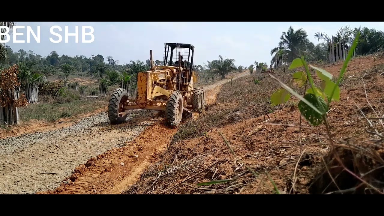 Proses hampar sertu batu - jalan akses tanam sisip perdana - YouTube