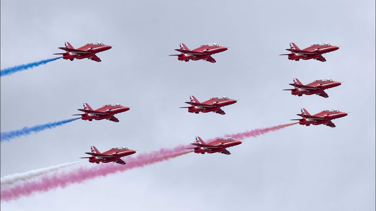 The 2024 RED ARROWS Overhead pass at RIAT!! #RAF #Red Arrows. #riat ...