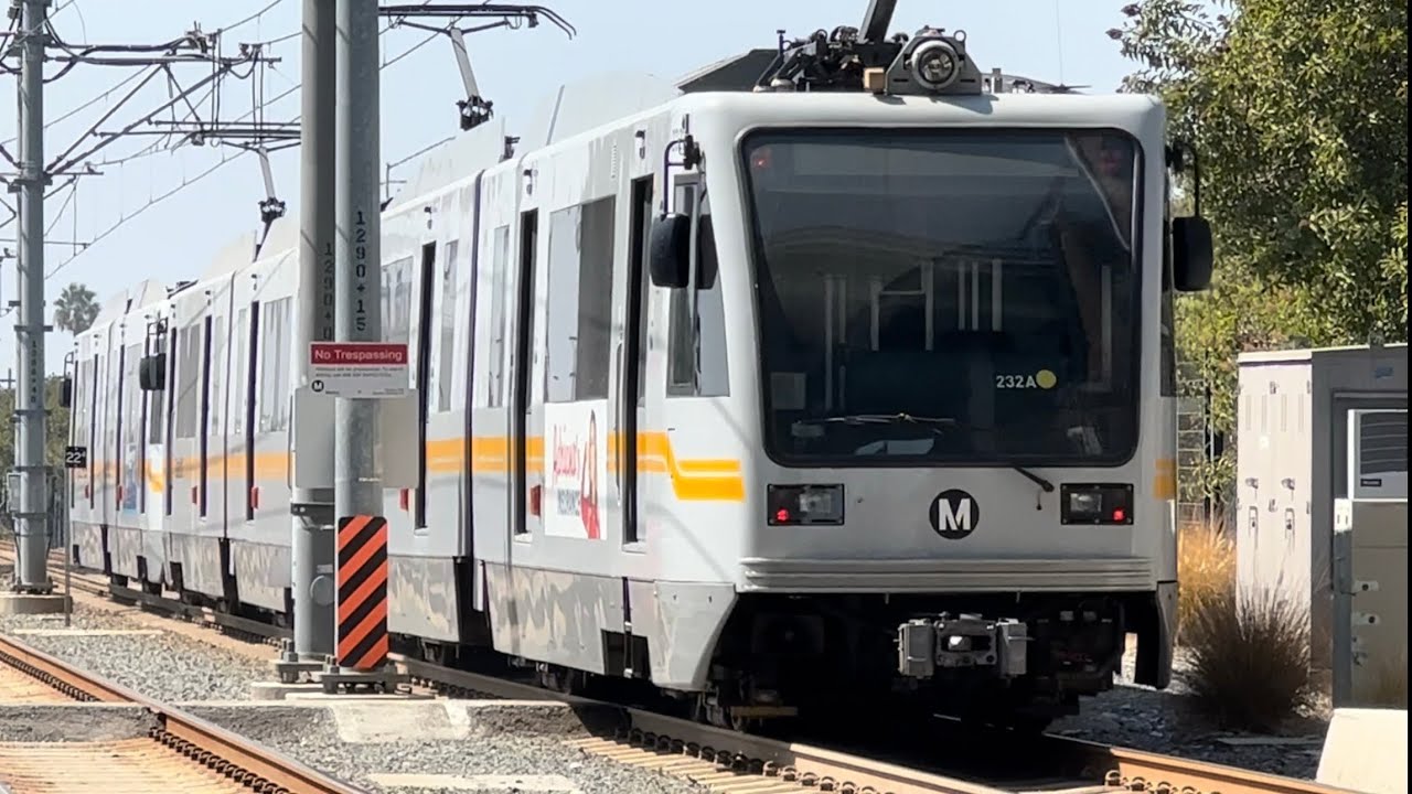 Siemens P2000 212, 205, 232 On The Metro Blue Line - YouTube
