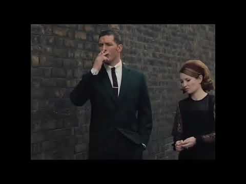 Kadinin arkasindan sigara atan kadin                        #kadinin #arkasindan #sigara #atan #adam