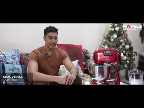 Santa pays a visit to the winner of the Hafele #MyChristmasCakeRecipe contest.