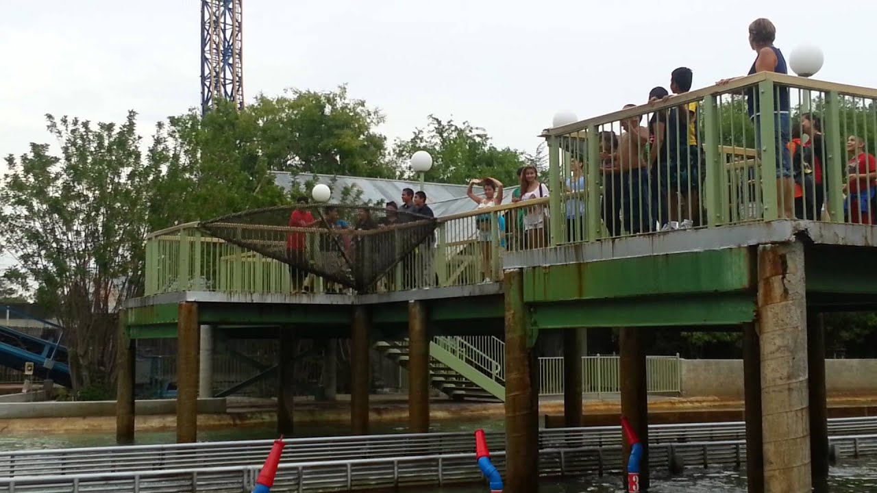 Tidal wave bridge at six flags magic mountain - YouTube