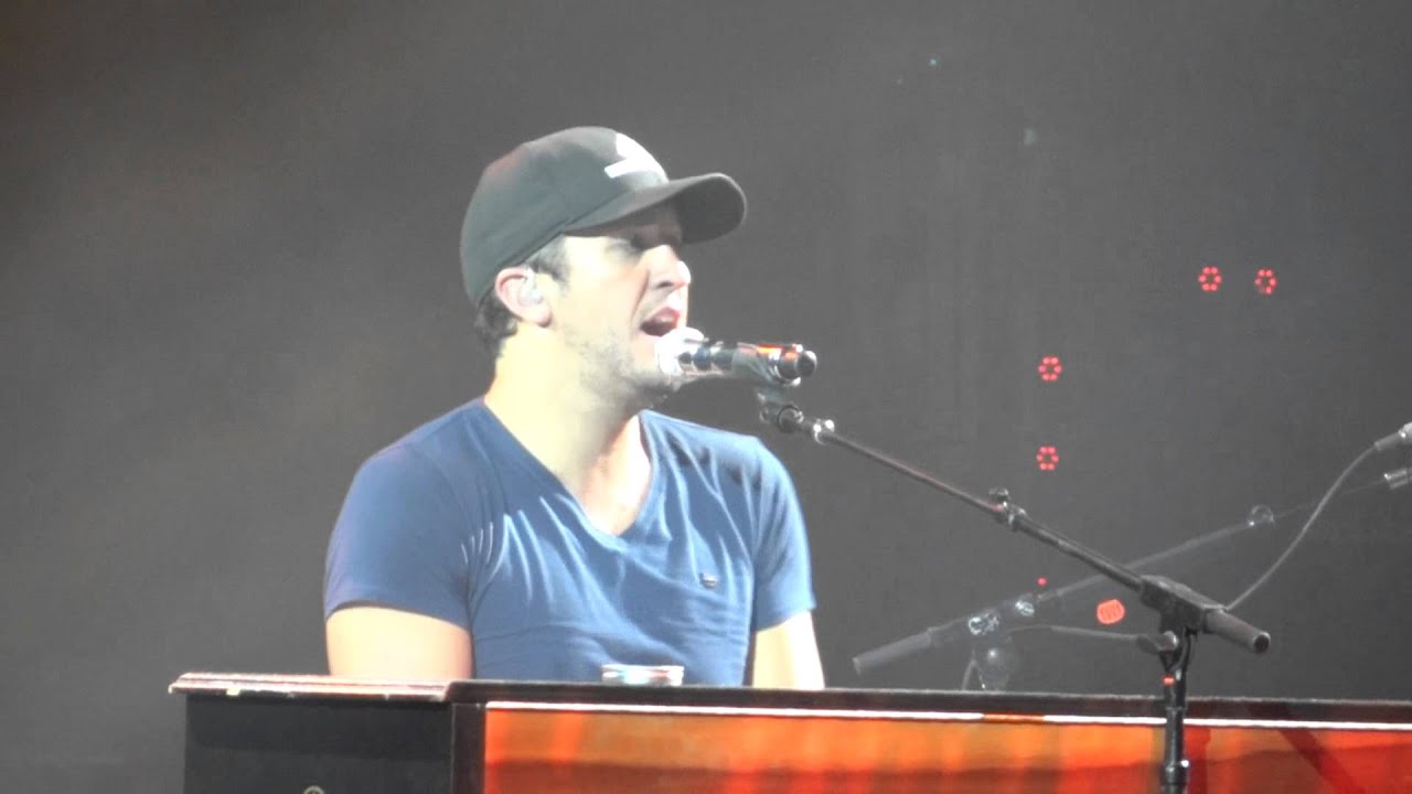 Luke Bryan "Play It Again" 9-26-13 - YouTube
