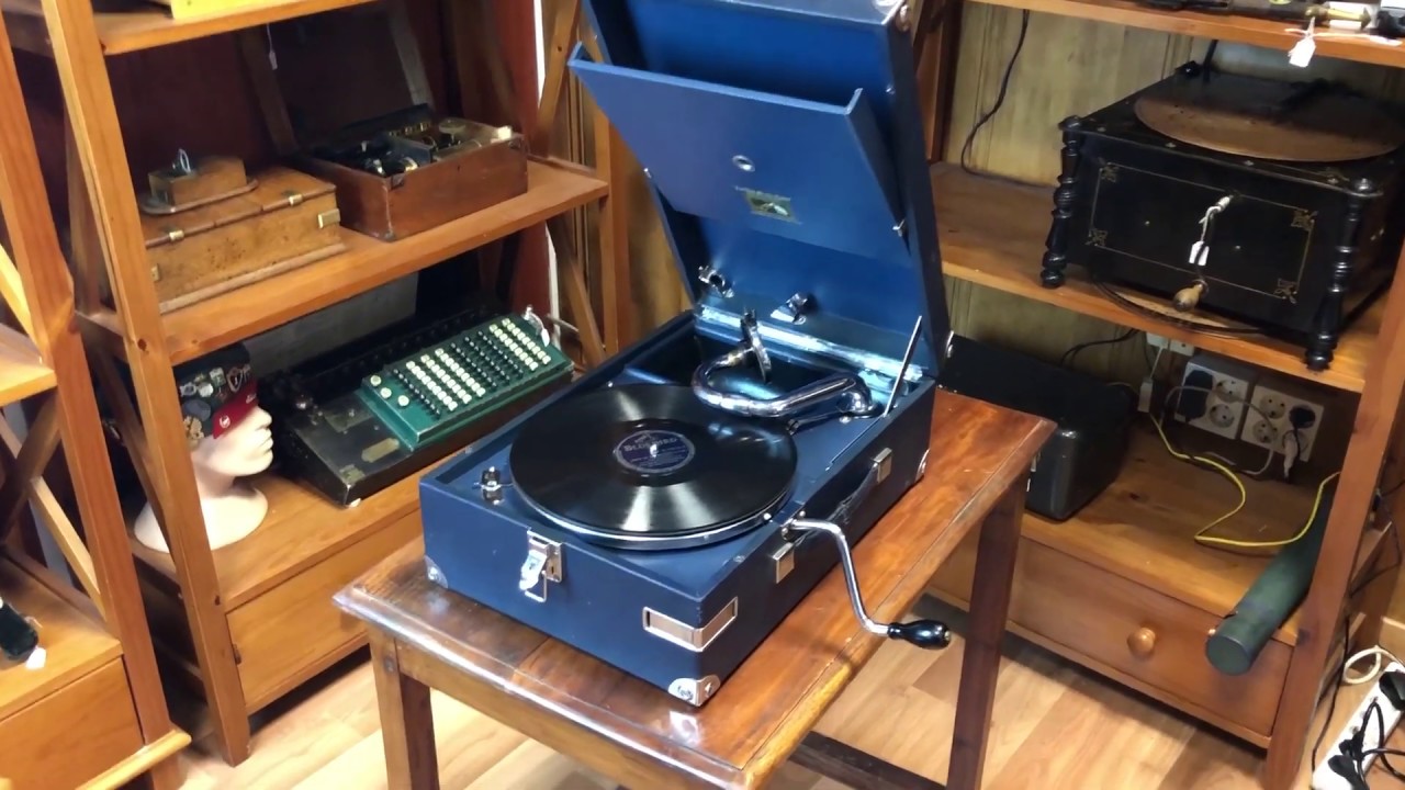 Antique Spanish HMV Portable Gramophone - phonograph. Model 101 Blue ...