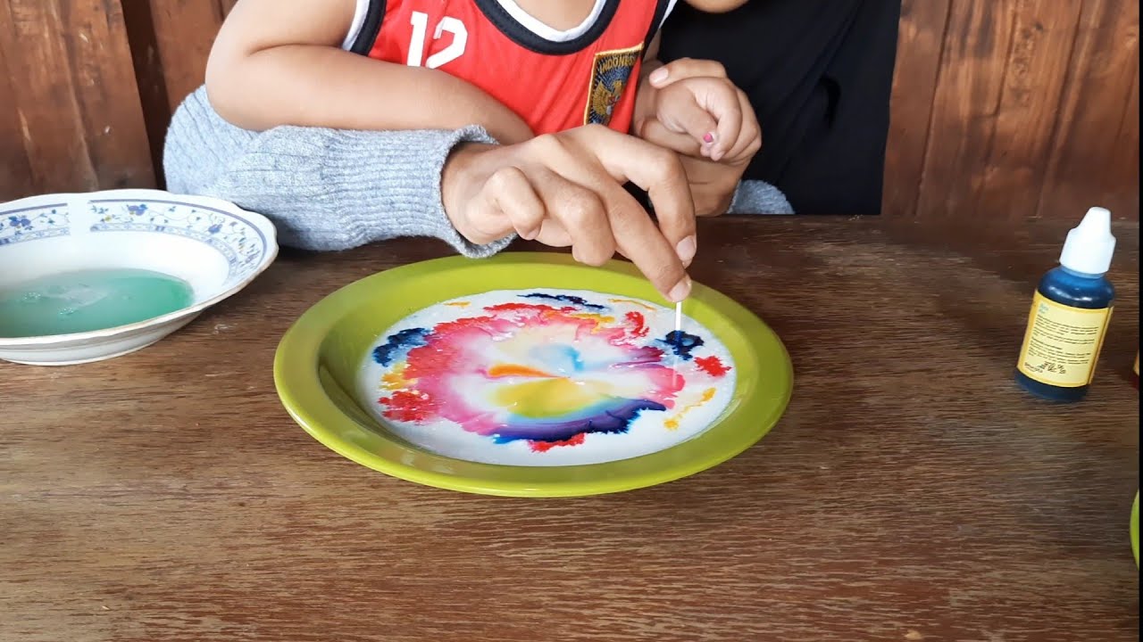 Eksperimen Magic Milk Reaksi Kimia Antara Susu dan Sabun Serta Pewarna ...