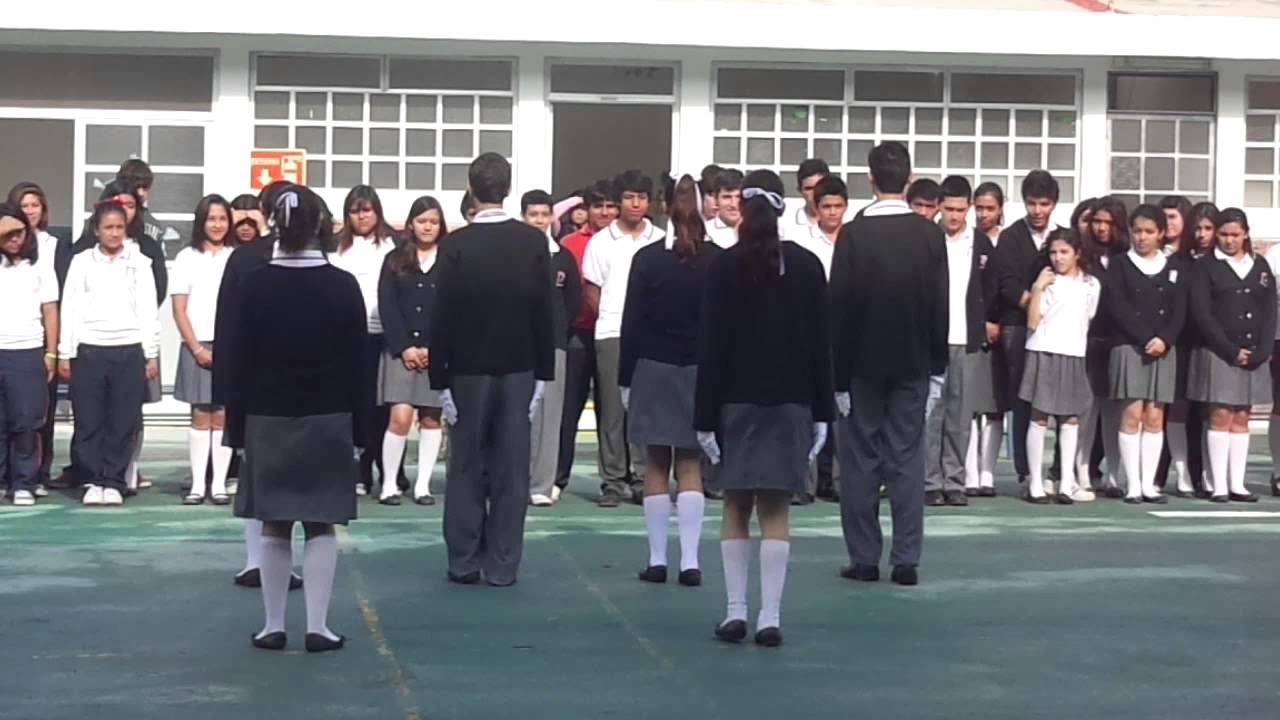 Diferenetes formaciones en la escolta - YouTube