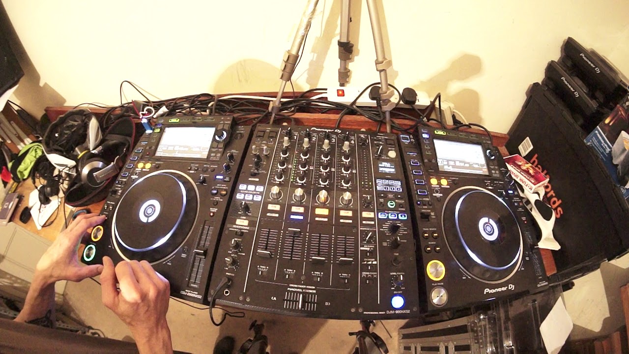 DJ HOW TO KEEP THE VIBE DURING YOUR MAIN SET - YouTube