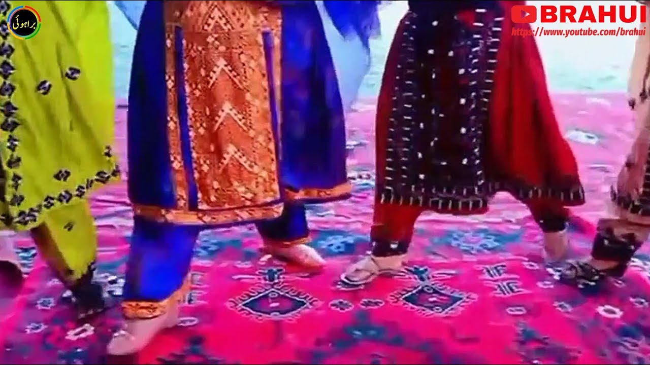 Brahui Women's Dance @sibghat-kareem - YouTube