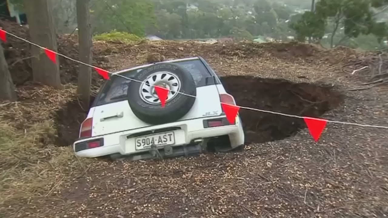 Sinkhole swallows car with couple inside in Australia - YouTube