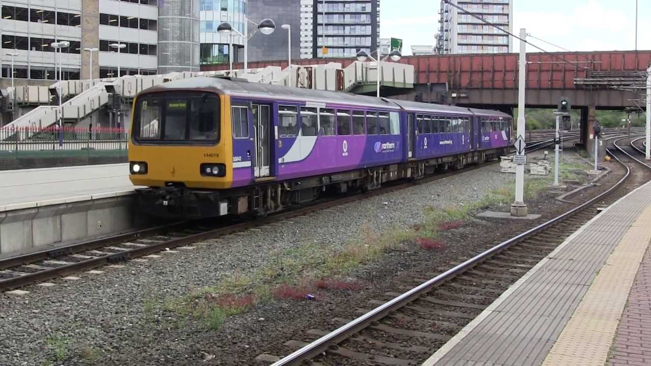 Northern Rail train - Manchester Victoria - YouTube