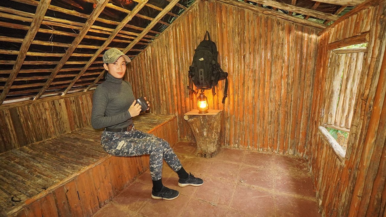 35days Crafting Complete Survival bushcraft Shelter With log Cabin Roof ...