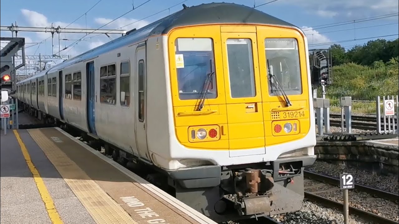 Pair of LNWR Class 319 EMUs (319214 & 319220) Arrive Milton Keynes with ...