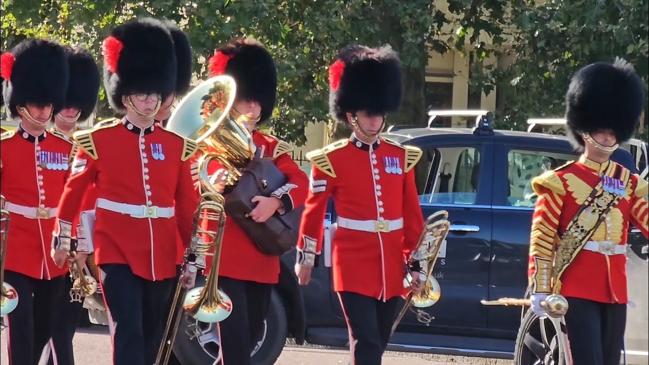 MAGNIFICENT, Great To See The Band Of The Coldstream Guards - YouTube
