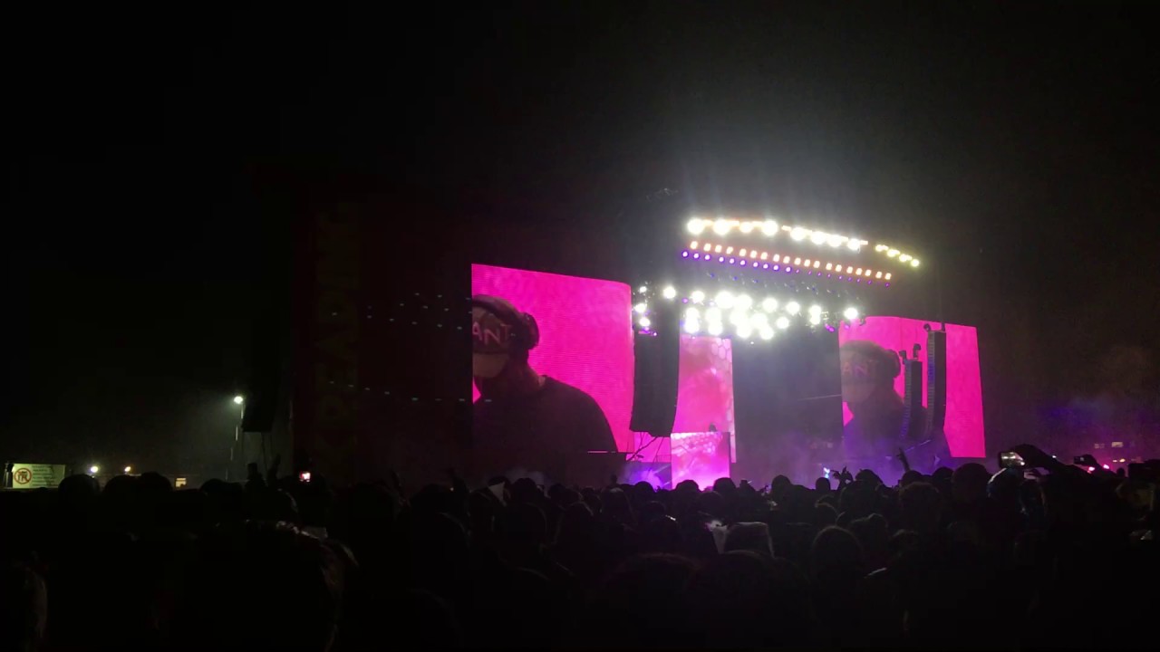 TRAVIS SCOTT - Goosebumps live at Reading Festival 2018 - YouTube