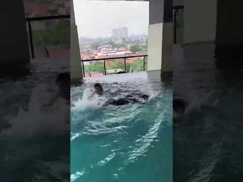 Bocil Vs Bokap!  #swimming #swim #berenang  #kolamrenang #swimmingpool #short #shorts #shortvideo