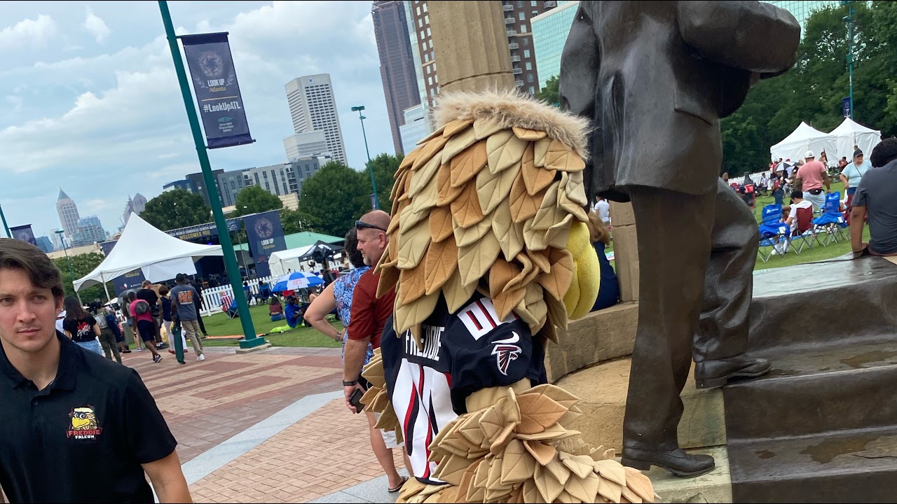 Subscribe to help STURDYget a new streaming camera Homeless Streamer ...