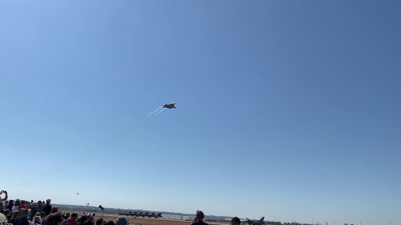 F-22 Raptor High-Speed Flyover - Fort Worth Alliance Air Show 2019 ...