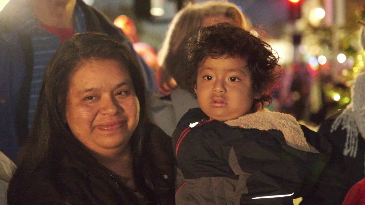 City of Santa Maria lights Christmas Tree ahead of annual Parade of ...