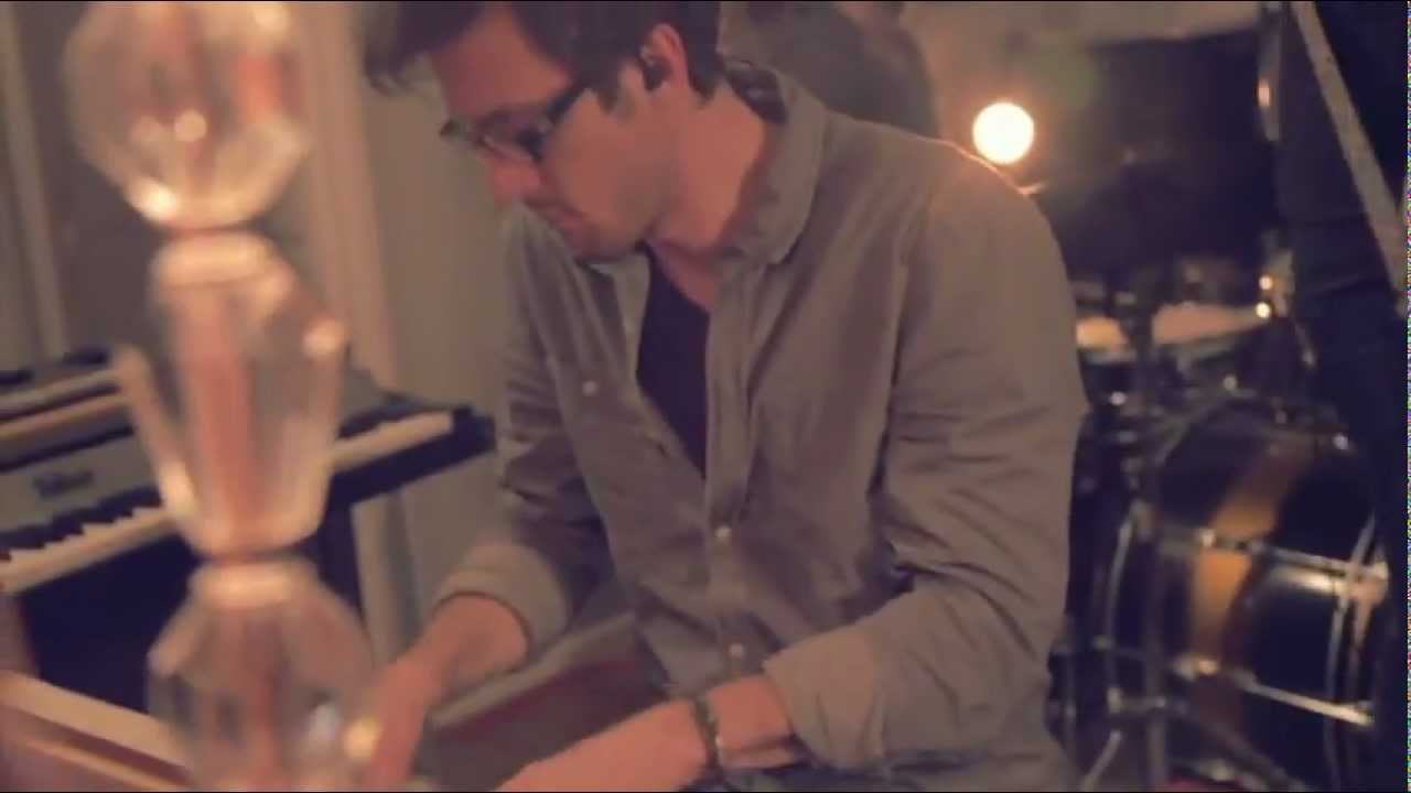 Travis Ryan- Jesus Precious Jesus (Living Room Sessions) - YouTube