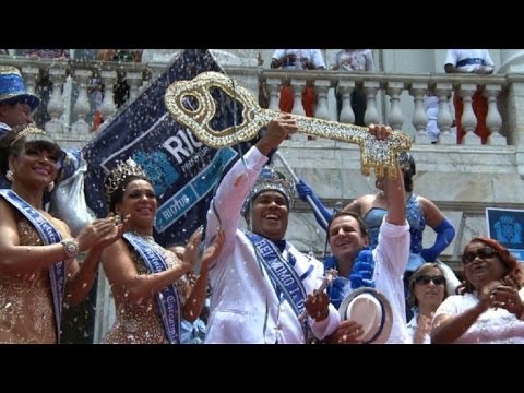 Rey Momo inaugura carnaval de Rio - YouTube