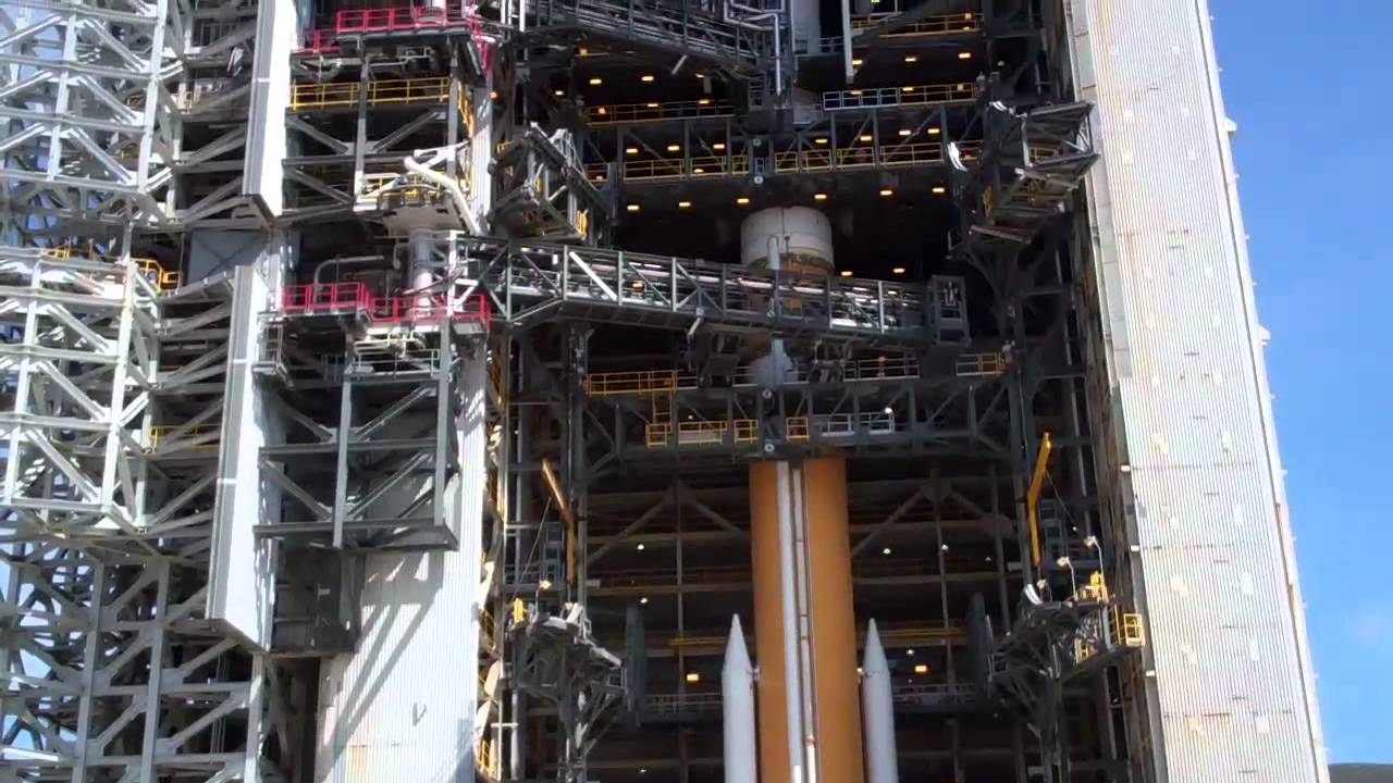 The world's first Delta IV Medium (5,2) at Vandenberg AFB, CA - YouTube