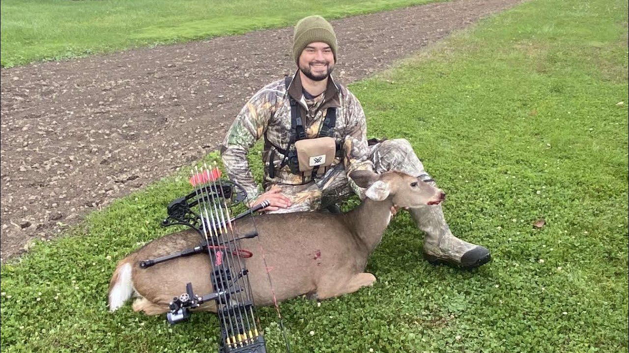 Ohio Doe Down with a Bow! - YouTube