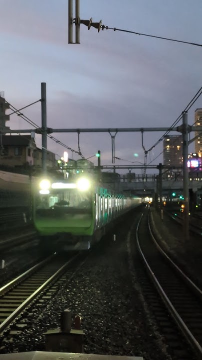 京浜東北線E233系を追いかけるE235系#京浜東北線 #山手線 #e233系 #e233系1000番台 #e235系 #e235系0番台 #鶯谷駅 - YouTube