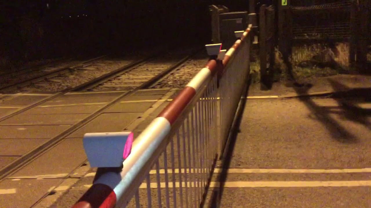 Maxey Level Crossing (Cambs) Wednesday 03.01.2018 - YouTube