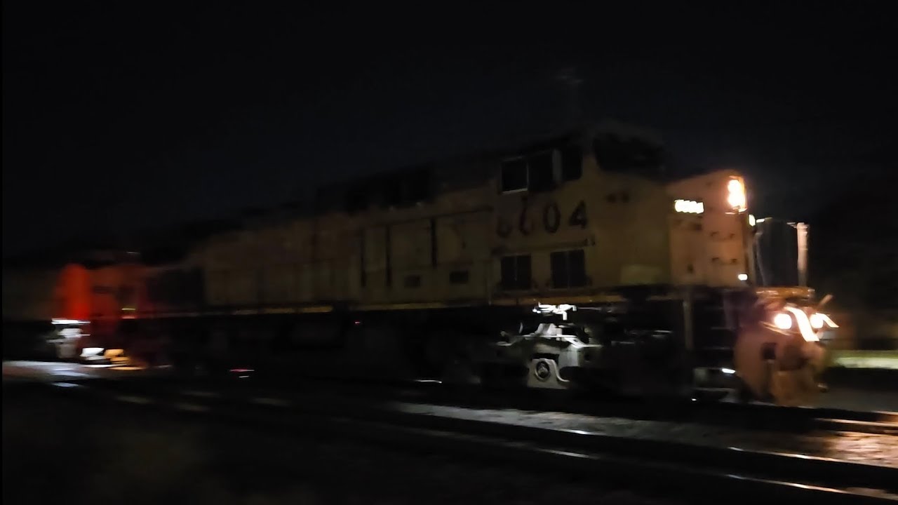 UP 6604 leads MALG3 on the Union Pacific Milwaukee Subdivision|11/11/24 - YouTube