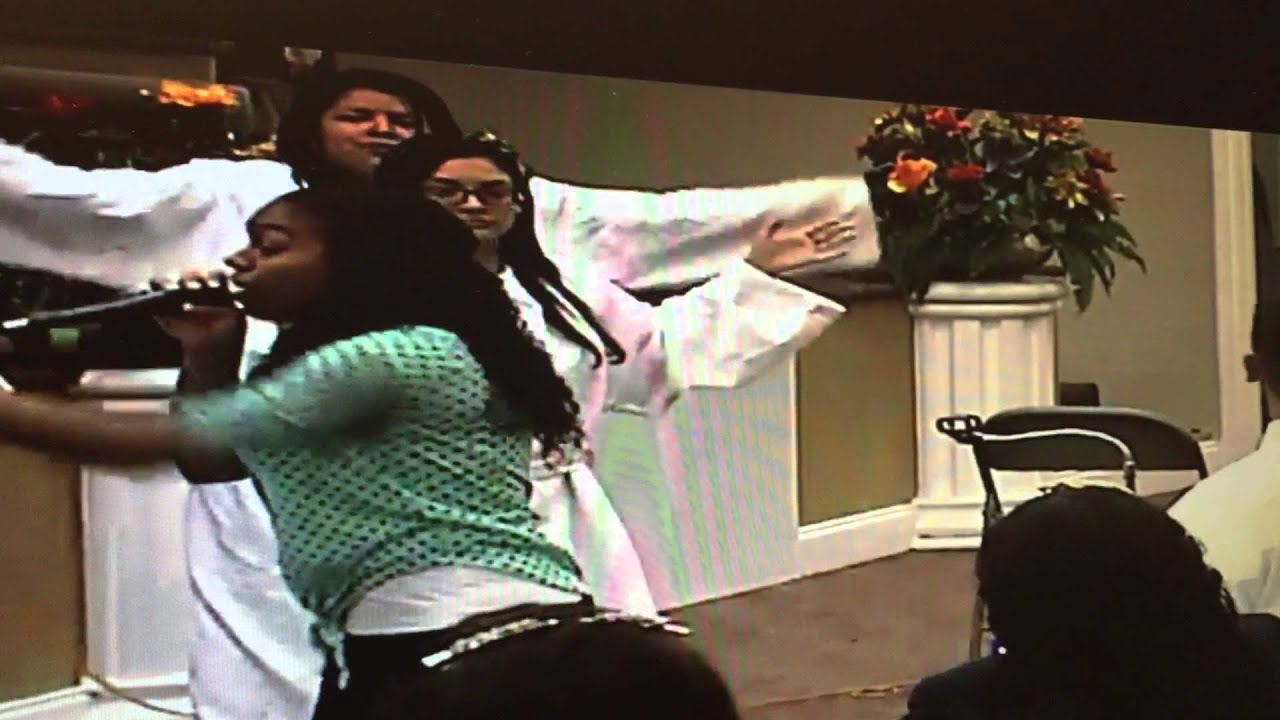 Drama en ICM EL TABERNACULO Cantico Por Shania Santiago, y Melody ...
