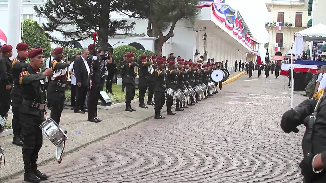 El SPI rinde honor a los símbolos patrios - YouTube