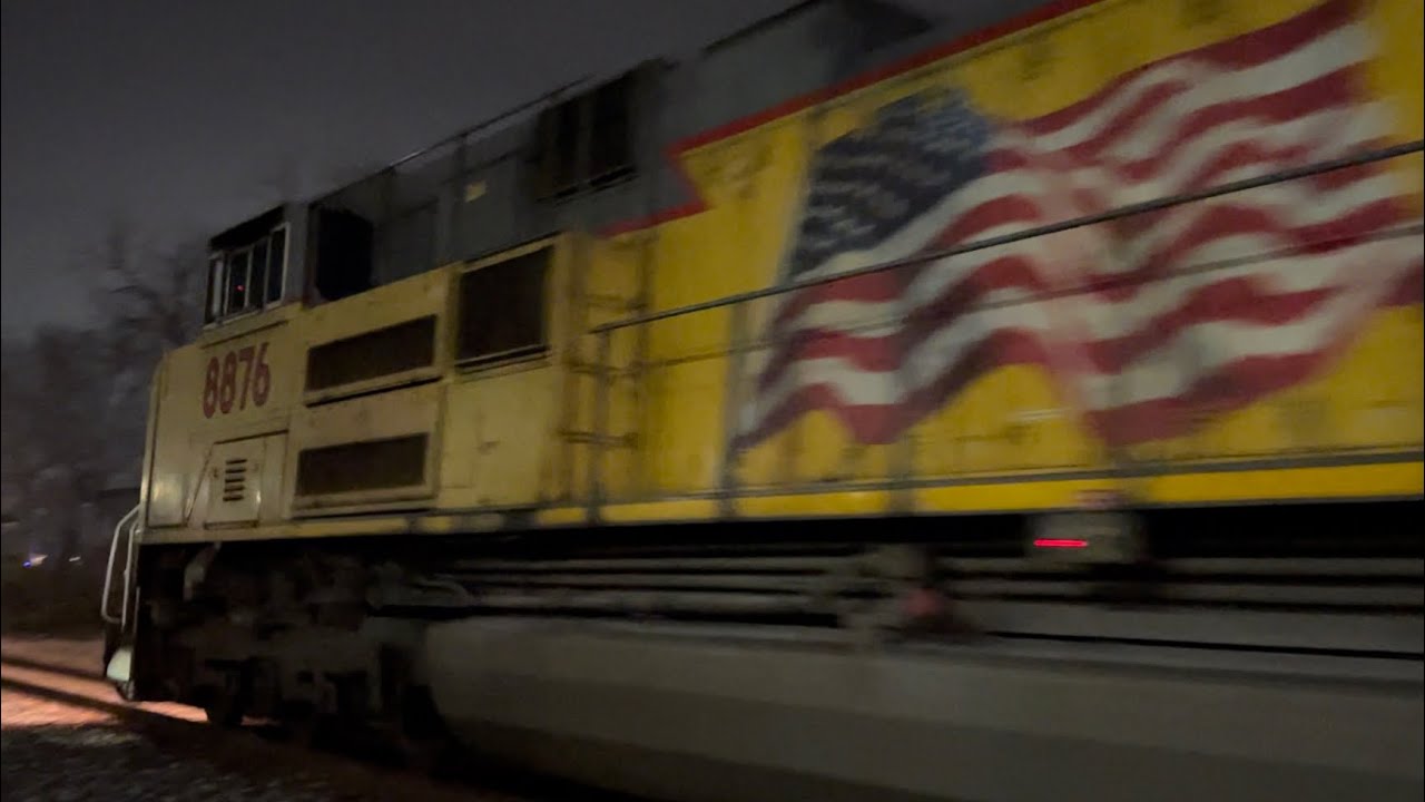 UP 8876 Leads NS 308 East @ O’Fallon - YouTube