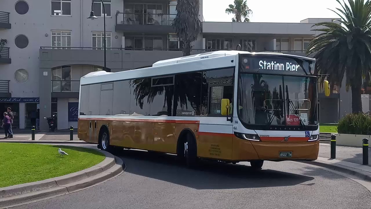 Cruise ship Shuttle Bus at Port Melbourne - YouTube