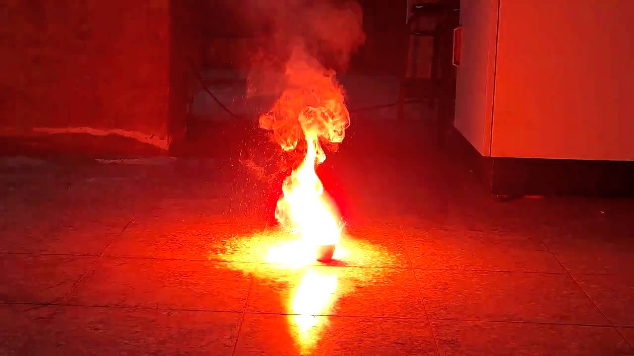 Strontium chloride and magnesium HD-Lu Le Laboratory - YouTube