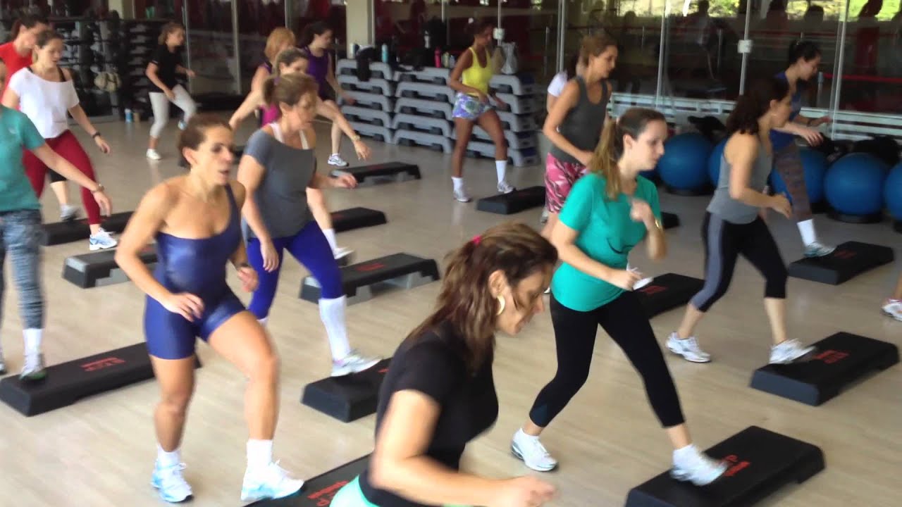 Aula de Step com o Professor André Sá / Academia Julio Adnet Brasília ...