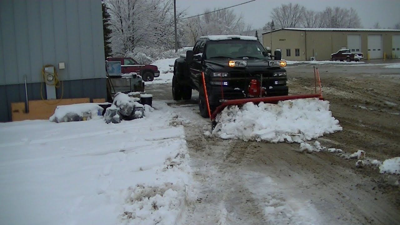 4" of Wet Heavy Snow + Thawed Out Ground = Plowing Mess - YouTube