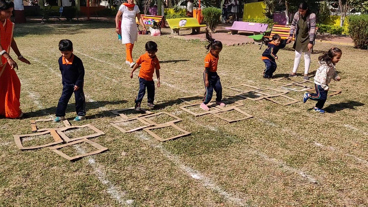Hopscotch Race - YouTube