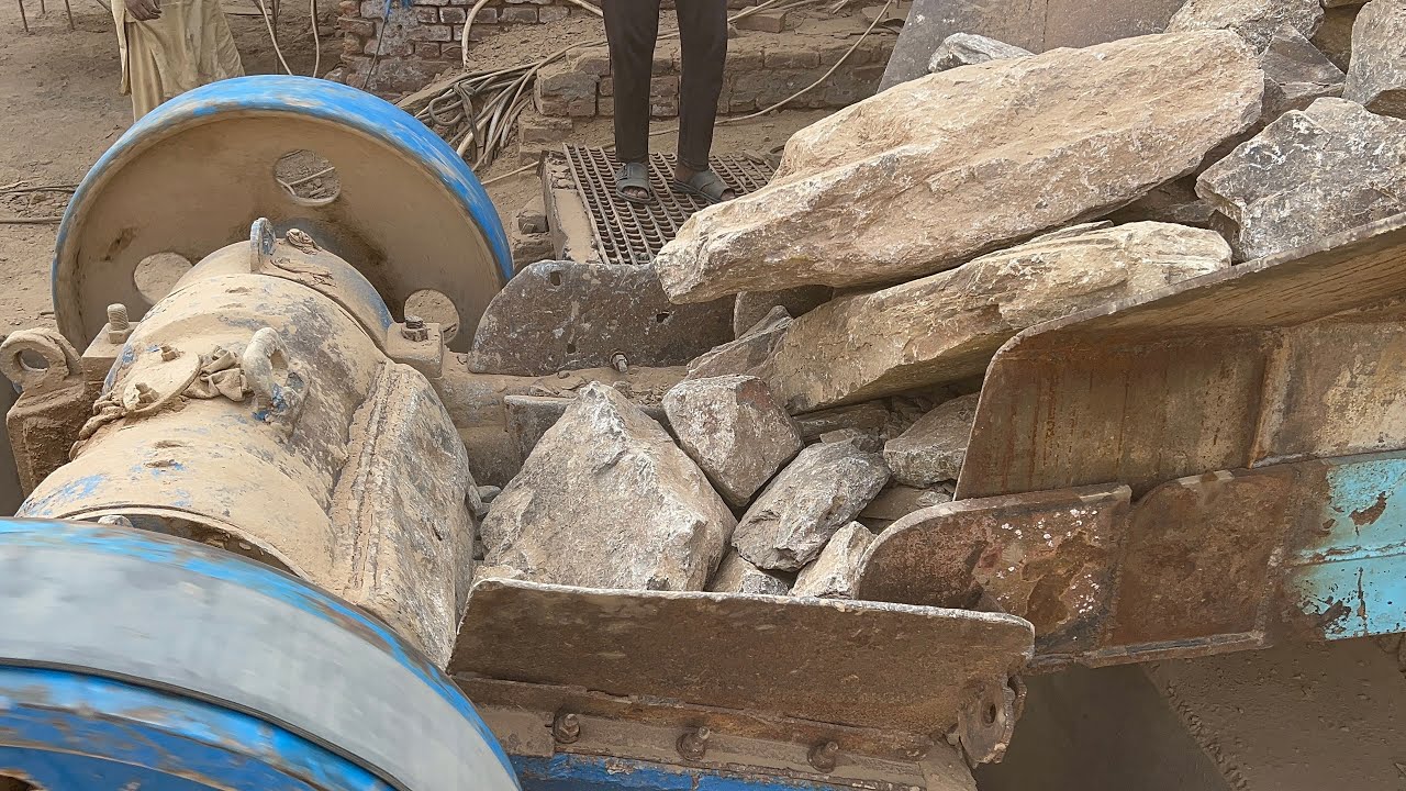 “Big Rock Crusher Machine: A Giant in Action”Big Rock Crushing: A ...