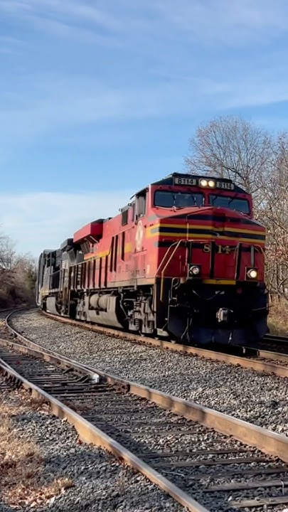 NS 8114 ES44AC “Original NS” leads NS K76 with a very friendly crew through Piscataway,NJ! - YouTube