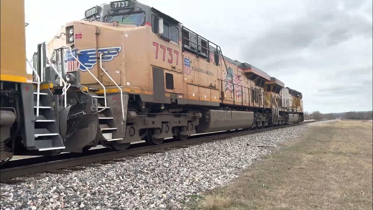 UP #7065 leads Weatbound HERZOG train through Millsap, TX - YouTube
