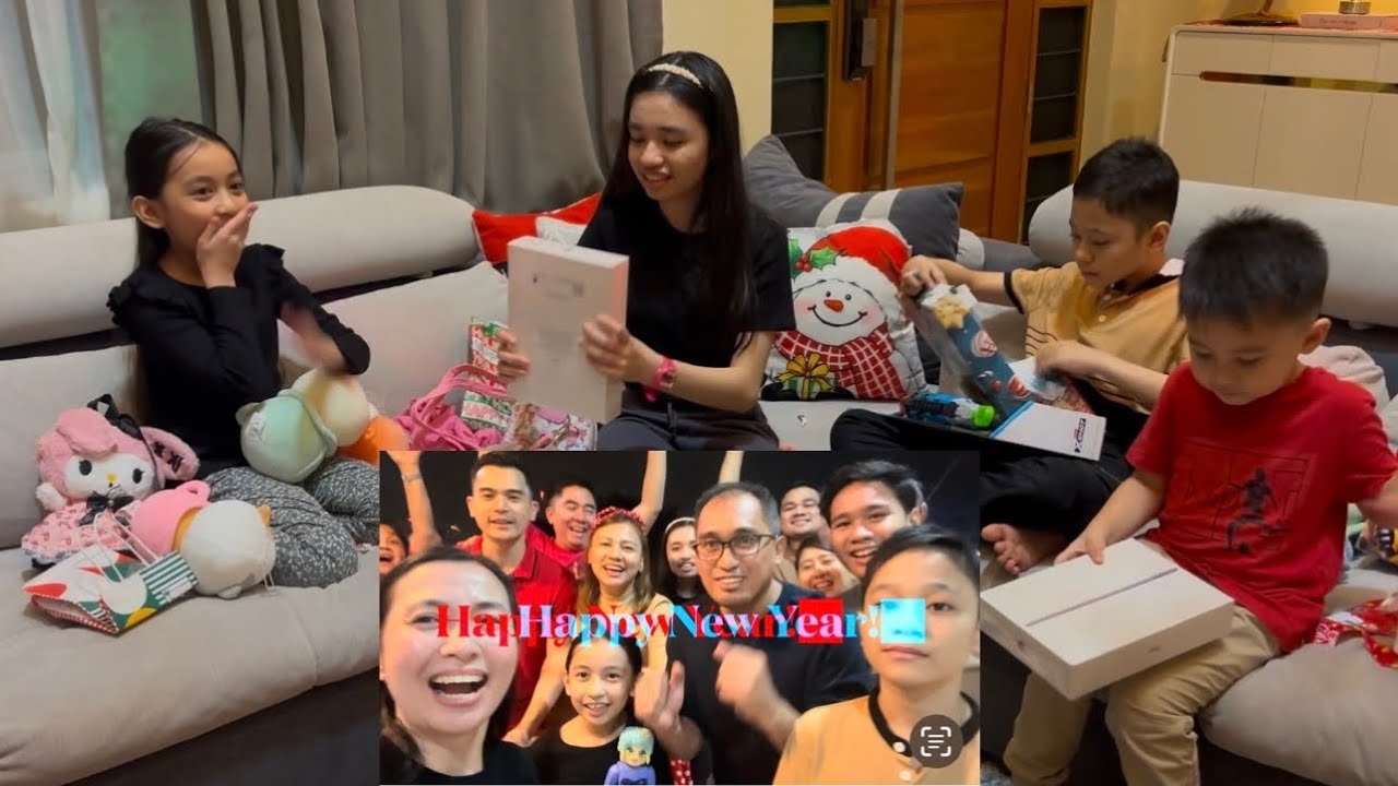 Happy 2025! | Opening Holiday Presents | Sophie & Andi’s World - YouTube