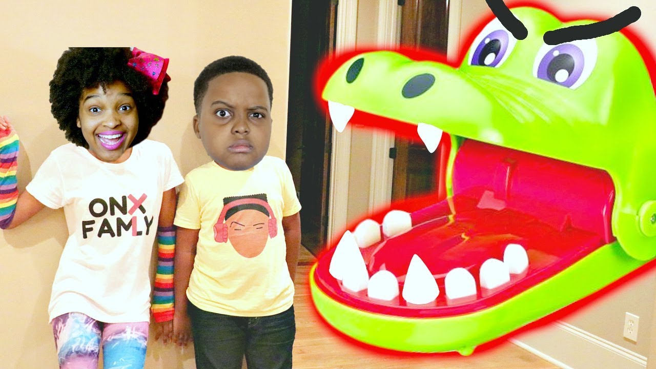 TOY CROCODILE vs Shiloh and Shasha - Onyx Kids - YouTube